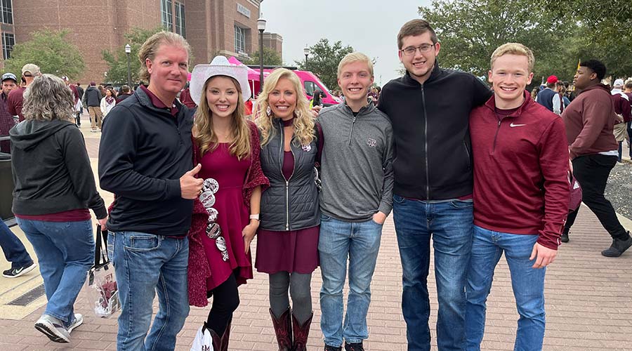 Brenda & Eli Crow '01 | 12th Man Foundation